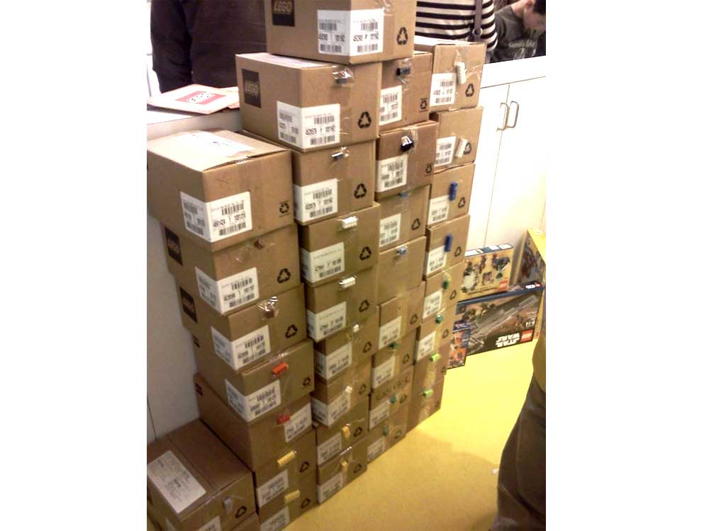 Custom Lego Conference Table – BrickFan.net